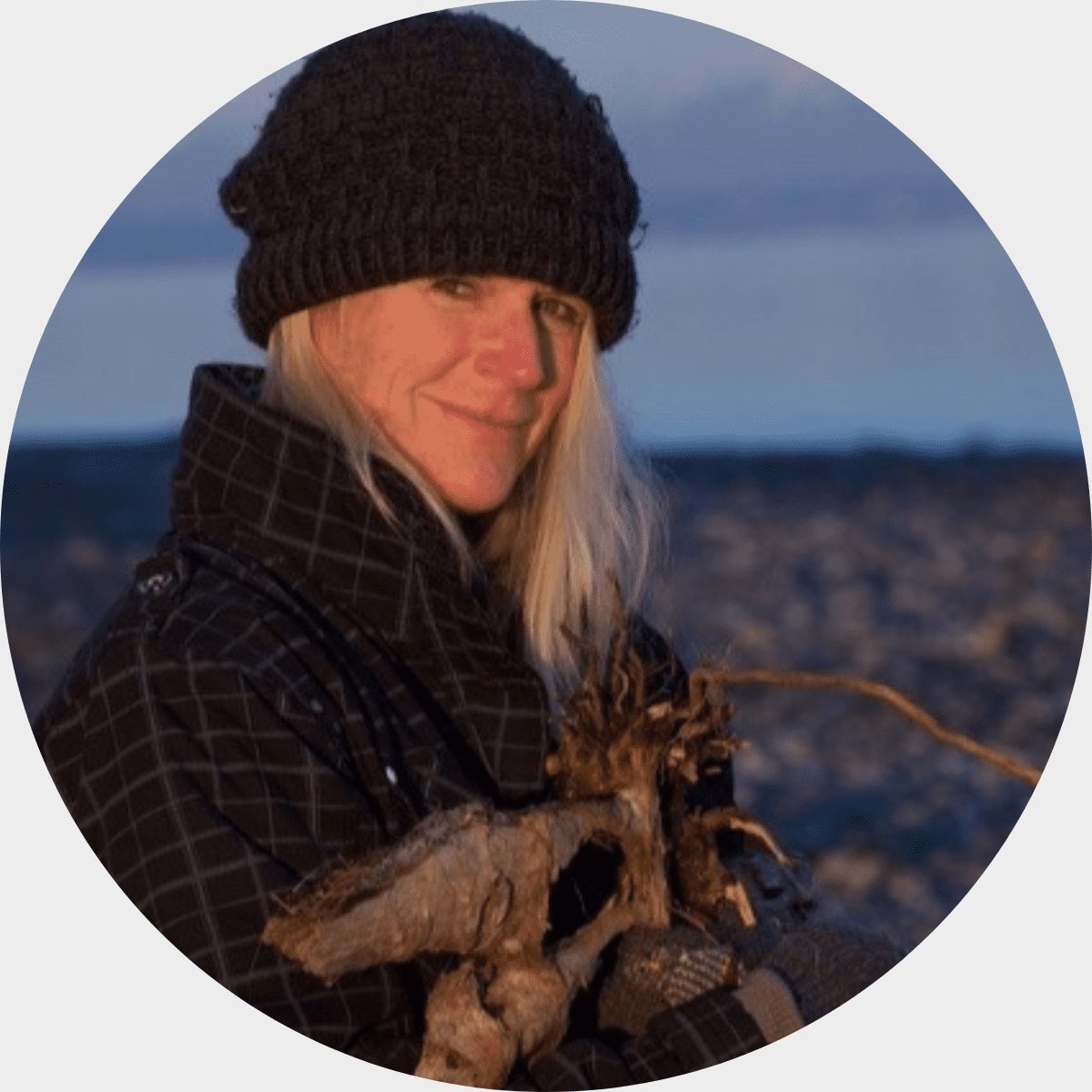 Harvesting Colour: With Artists Bettina Harvey and Juliana Bedoya – May 7